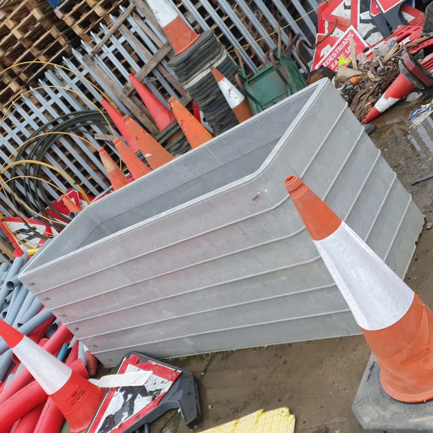 Other plastic, Loose, Road barriers Signs,cones and platic pipe