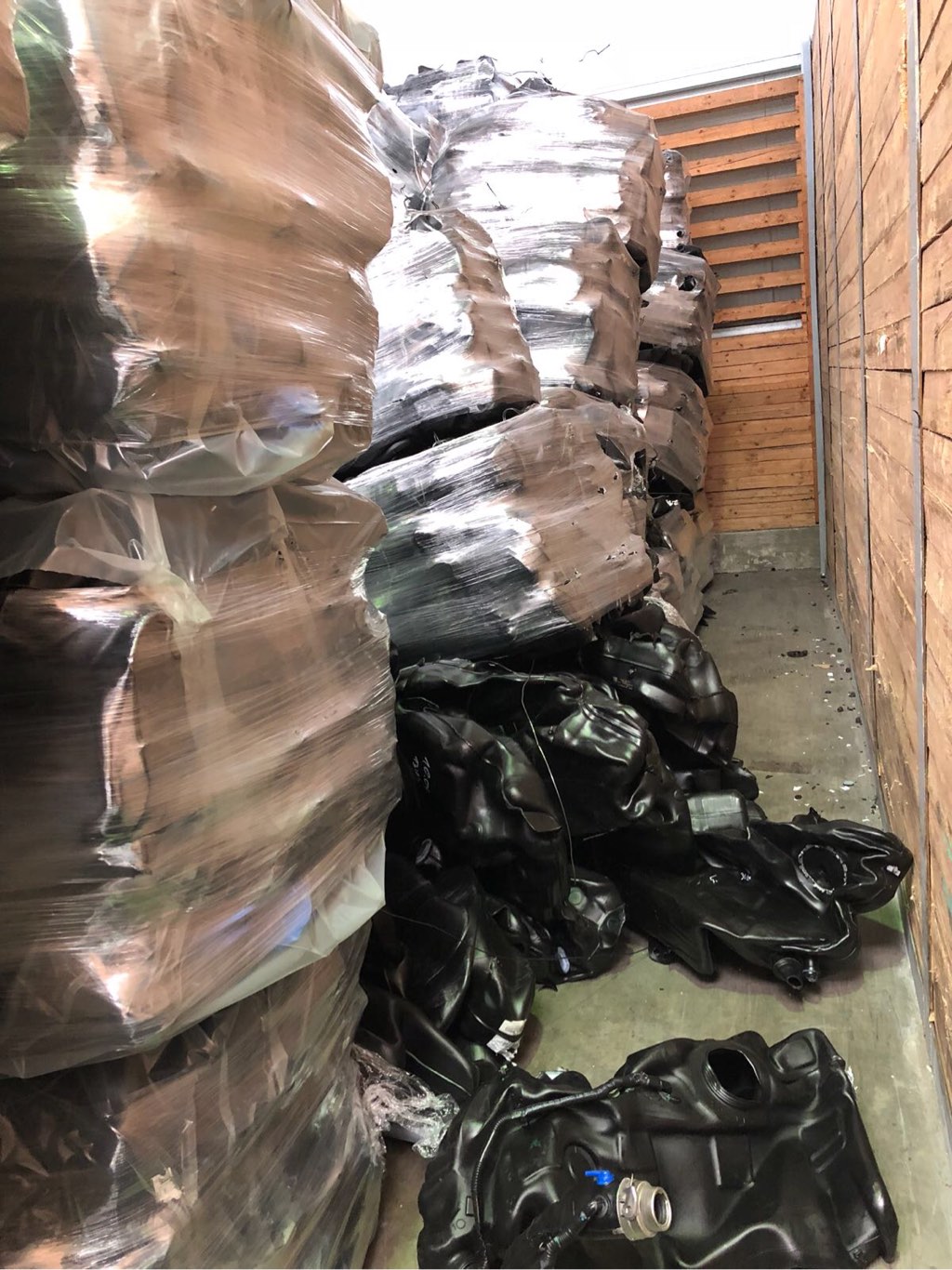 HDPE , Baled, HDPE-EVOH CAR TANKS POSTPRODUCTION SCRAP